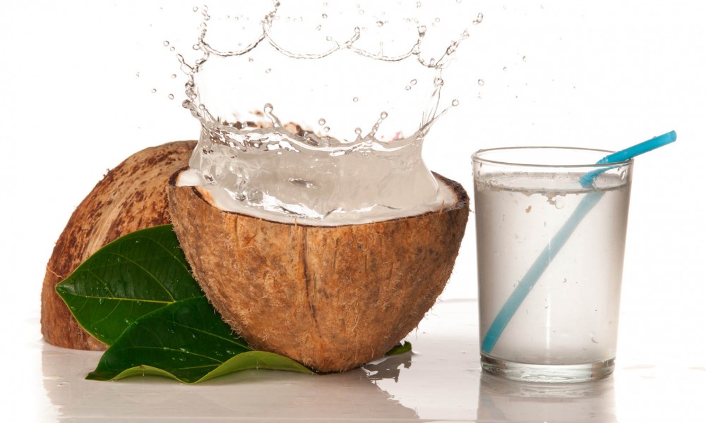 Agua de coco: todos los beneficios de este divino elixir