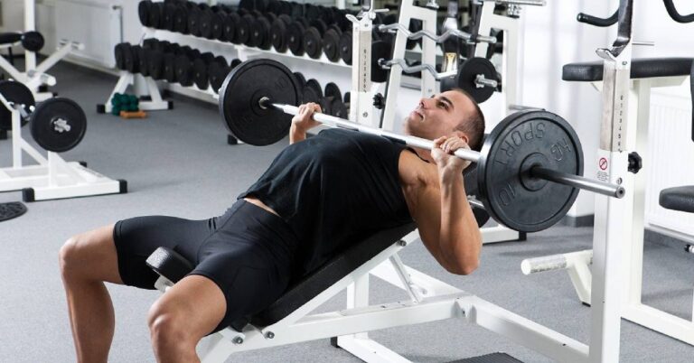 Rutina de 6 ejercicios para entrenar pecho en el gimnasio