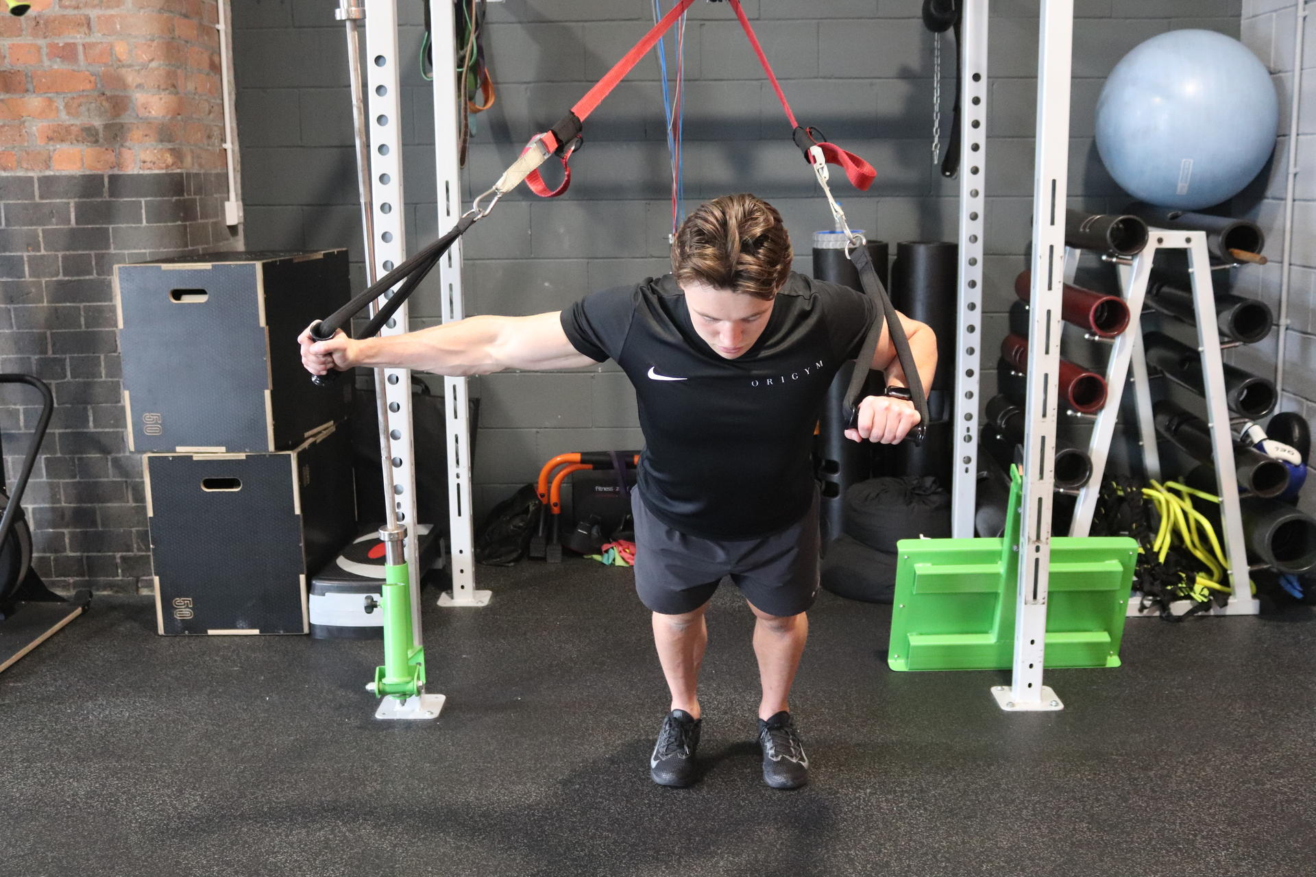 Incluye en tu entrenamiento esta rutina con TRX para pectoral